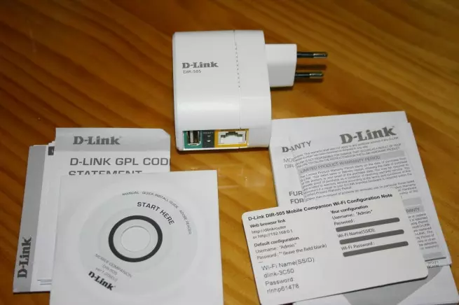 D-Link DIR-505 باڪس اندر عناصر جو ڏيک