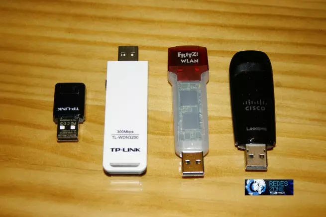 Srovnání velikosti Fritz!WLAN Stick USB N s ostatními
