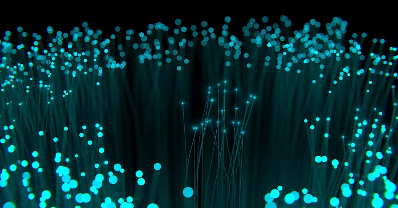 FTTx fiberoptiska nätverk: olika topologier, egenskaper och mer