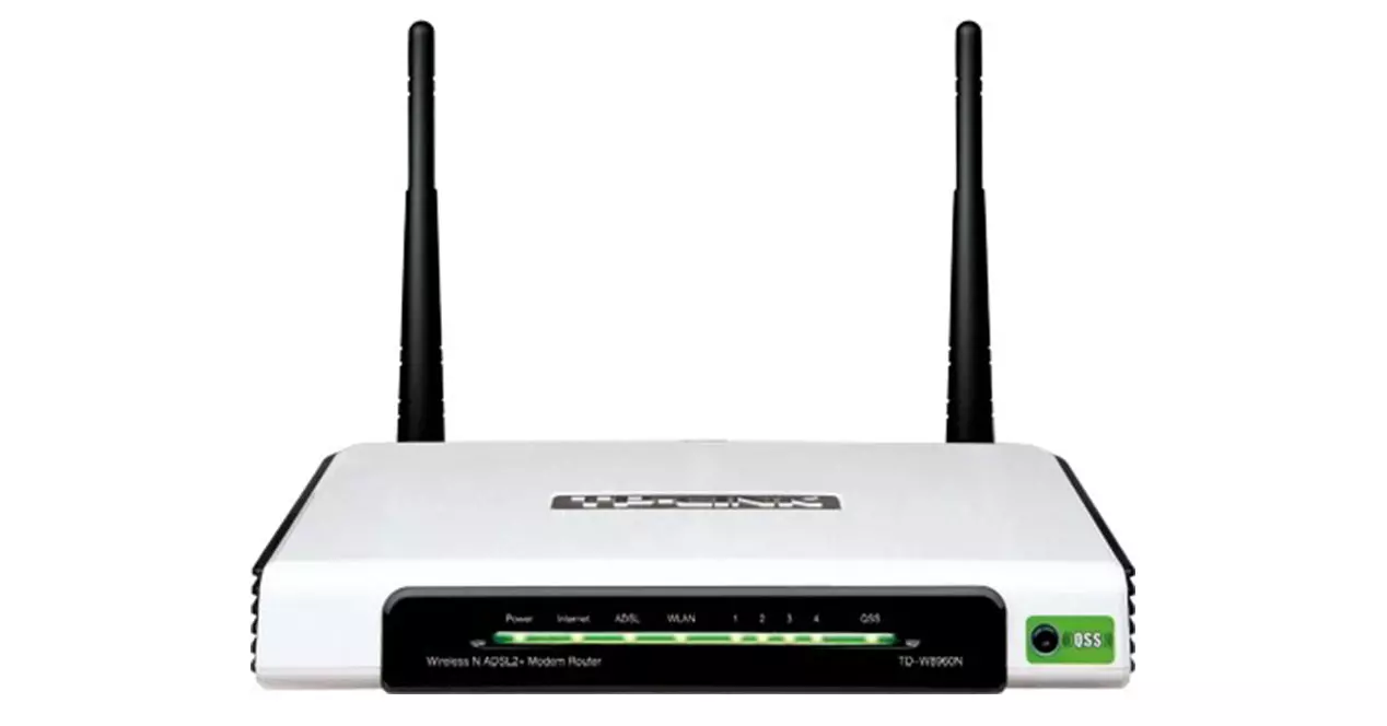 TP-LINK TD-W8960N : Analizo kaj helpa manlibro de ĉi tiu modem-enkursigilo kun WiFi N 25269_1