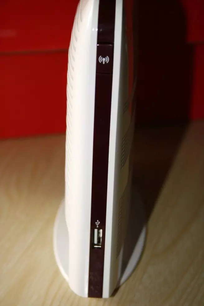 I-Huawei HG556a i-router side view