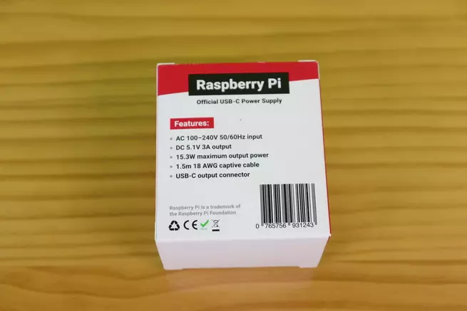 Raspberry Pi 4 uchun quvvat manbai qutisining orqa tomoni