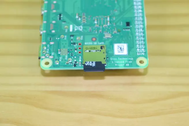 Raspberry Pi 4 micro SD uyasi batafsil