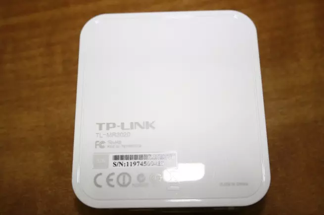 Hauv qab saib ntawm TP-Txuas TL-MR3020 router