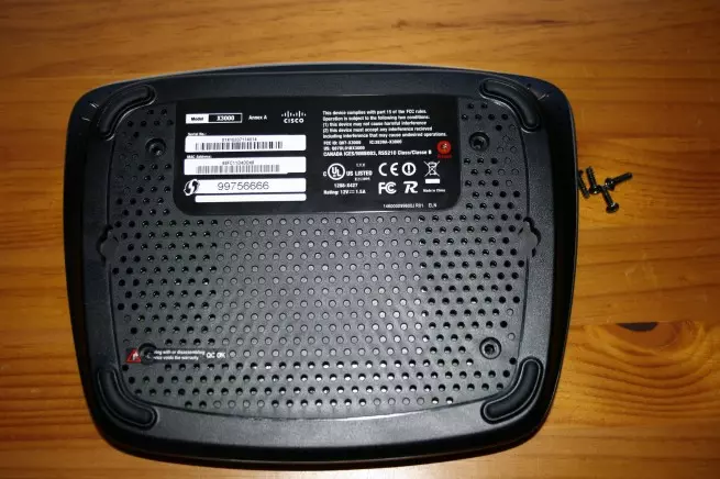 Cisco Linksys X3000: Isesengura ryiyi ADSL2 + router ikora nka router idafite aho ibogamiye 25289_16