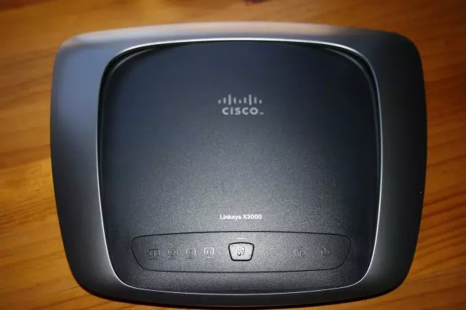 Преден поглед на Cisco Linksys X3000