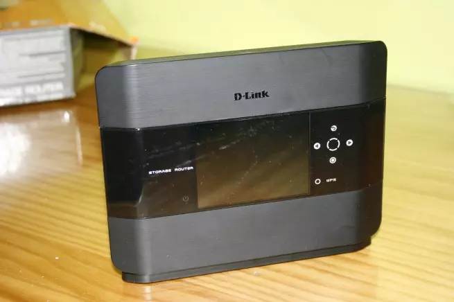 D-Link DIR-685 bideratzailearen aurrealdeko ikuspegia