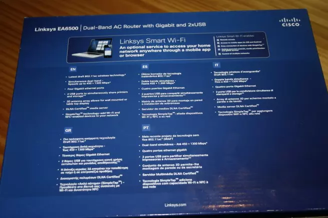 Cisco Linksys EA6500 ボックスの背面図