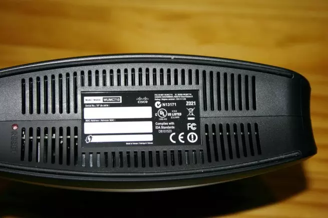 Li binê Cisco Linksys WUMC710 ku em navnîşana wê ya MAC-ê dibînin