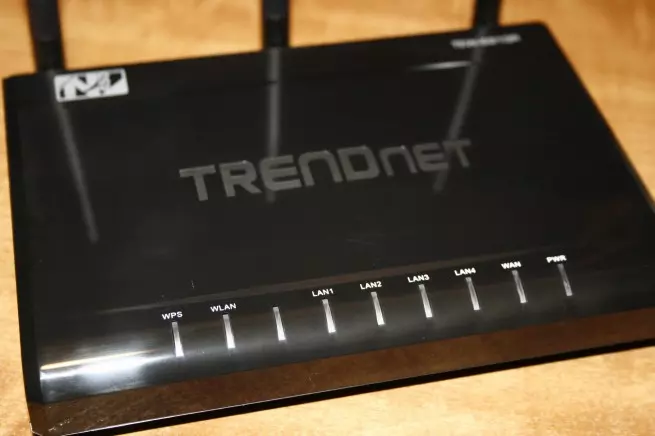 TRENDnet TEW-691GR 路由器特寫圖