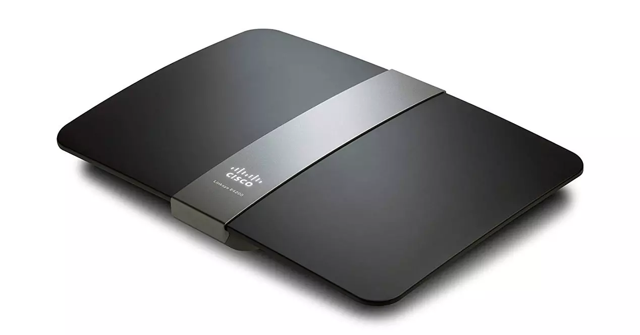 Cisco Linksys E4200: Tlhahlobo e tebileng ea router ena e sa nke lehlakore Gigabit le Wi-Fi N Dual Band ho 450Mbps