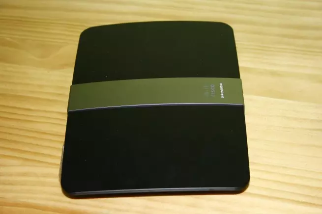 Cisco Linksys E4200 פראָנט זייַט View