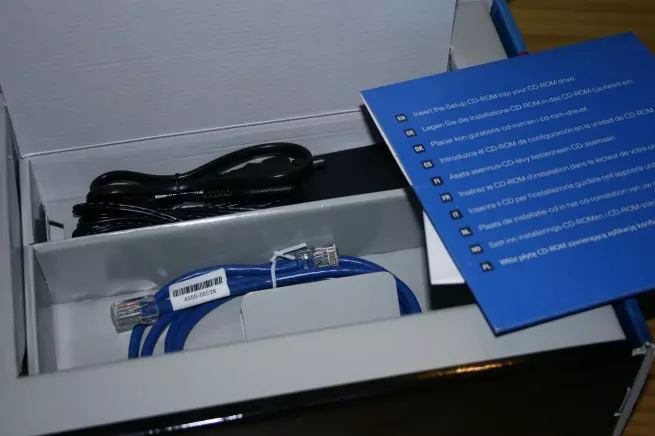 Mga Nilalaman ng Kahon ng Cisco Linksys E4200