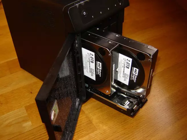 Ukubuka kwe-Sentinel DX4000 hard drive