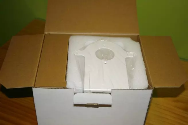 TRENDnet TV-IP672WI Box 내부 모습