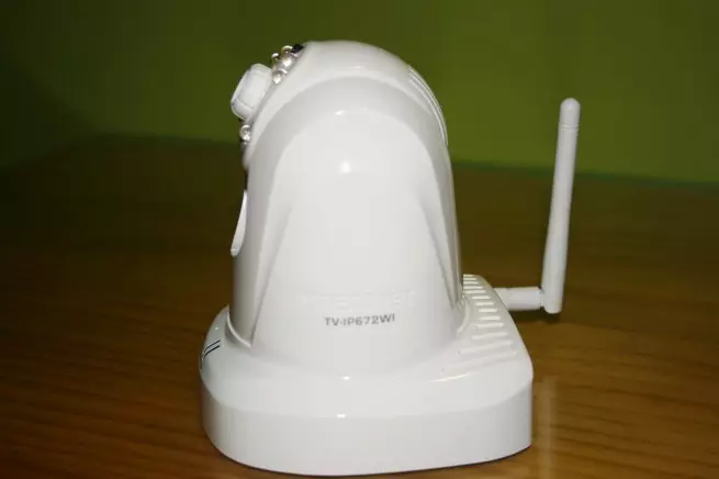 TRENDnet TV-IP672WI IP Camera ၏ ဘေးဘက်မြင်ကွင်း