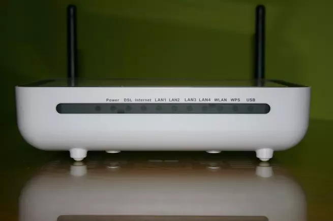 Maonero emamiriro e LED ePepephone NuCom NU-GAN5 router