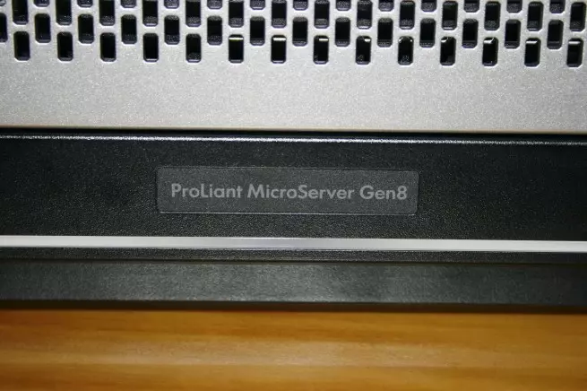 Paparan model HP ProLiant MicroServer Gen8