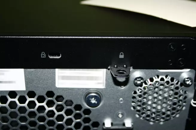 Detail Anti-Pencurian HP ProLiant MicroServer Gen8