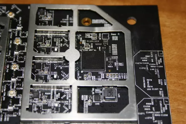 Qualcomm QCA9980 chipset alang sa 2.4GHz nga banda