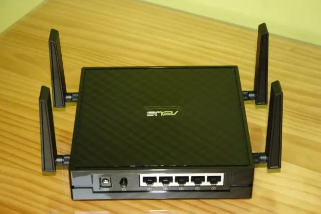 ASUS EA-AC87: Wi-FI AC1800 ಮತ್ತು ಗಿಗಾಬಿಟ್ ಈಥರ್ನೆಟ್ ಜೊತೆಗೆ ಈ ಸೇತುವೆ ಮತ್ತು AP ನ ವಿಶ್ಲೇಷಣೆ 25382_27