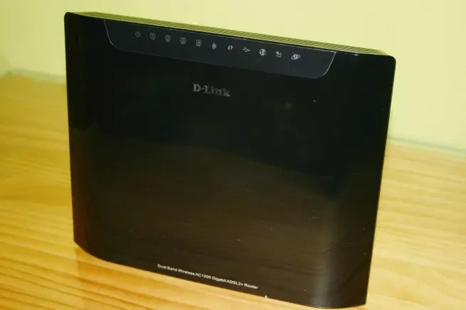 D-Link DSL-3580L маршрутизаторының алдыңғы көрінісі