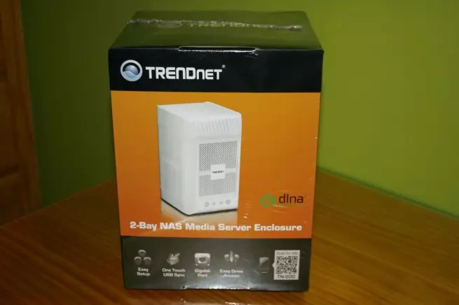 Vista frontale del box TRENDnet TN-200