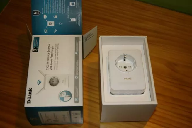 Рэтранслятар Wi-Fi D-Link DAP-1365 унутры