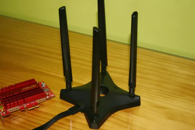 ASUS PCE-AC88 Wi-Fi kartı antenna bazası