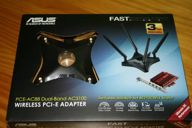 ASUS PCE-AC88 kártyatok előlapja