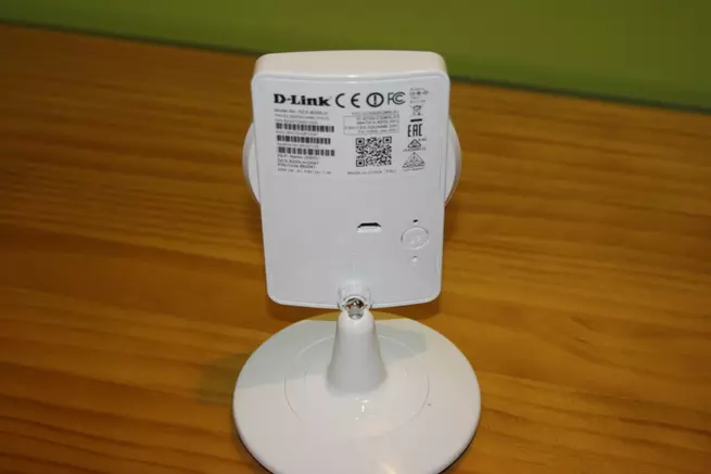 A D-Link DCS-8200LH IP kamera hátulja részletesen