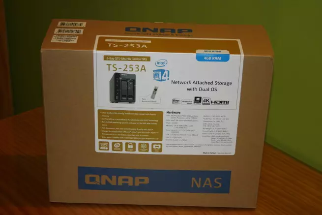 QNAP TS-253A NAS корпусының алдыңғы жағы