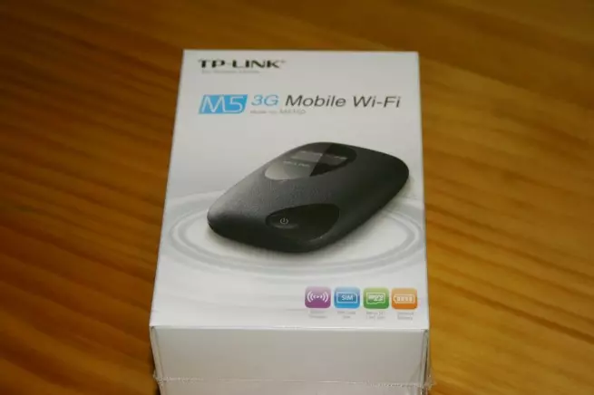 Veduta ta' quddiem tal-kaxxa TP-Link M5350