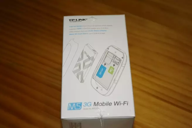 Mtazamo wa upande wa sanduku la TP-Link M5350