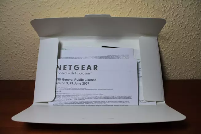 Dokumentasi sing ana ing kothak Paket Keamanan NETGEAR Arlo VMS3230