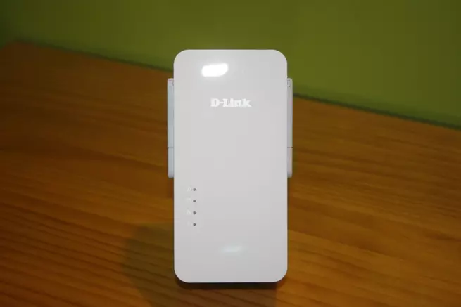 Luma o le D-Link DHP-W611AV PLC lona lua ma le tulaga o le LED