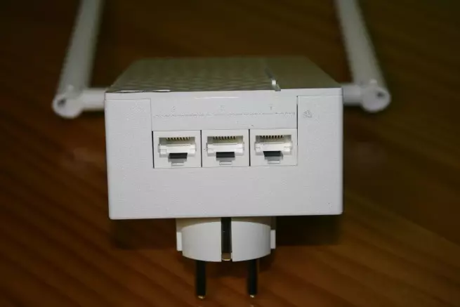 Détail des ports Gigabit Ethernet de l'ASUS PL-AC56