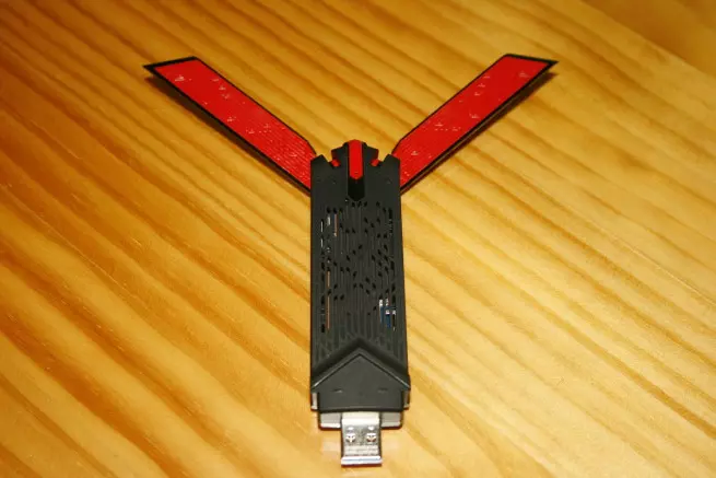 Výsuvné antény karty ASUS USB-AC68