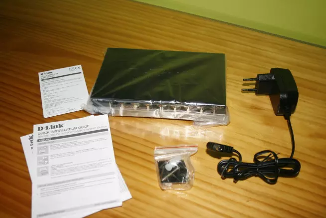 D-Link DGS-108 Isi Box