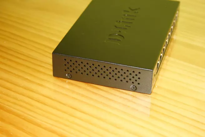 D-Link DGS-108 -kytkin ulkopuolelta