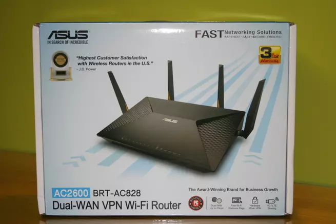 ASUS BRT-AC828 nruab nrab router lub thawv pem hauv ntej