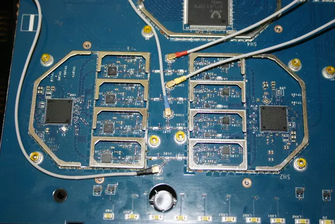 Wi-Fi-zone 2,4 GHz en 5 GHz van de neutrale router ASUS BRT-AC828