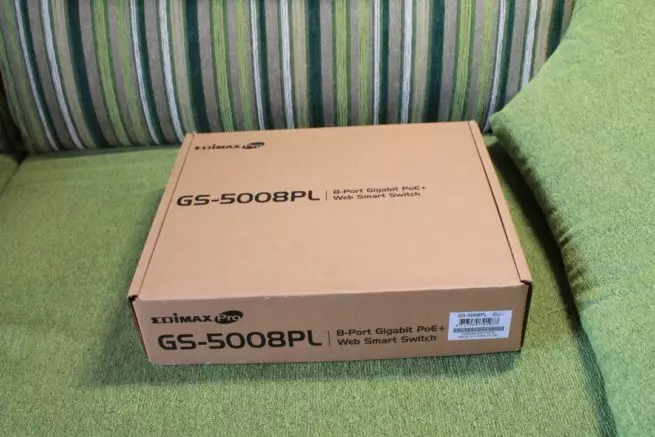 Edimax GS-5008PL ケース前面