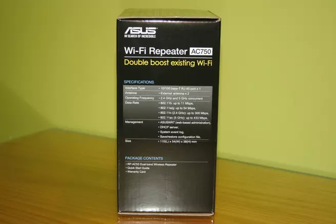 Akụkụ aka ekpe nke ASUS RP-AC53 Wi-Fi repeater