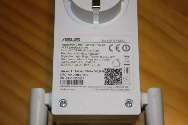 Detail of the ASUS RP-AC53 repeater sticker