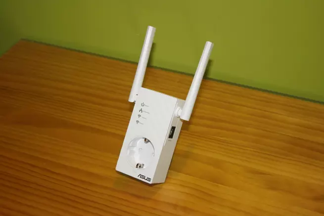 ASUS RP-AC53 Wi-FI inodzokorora zvakadzama