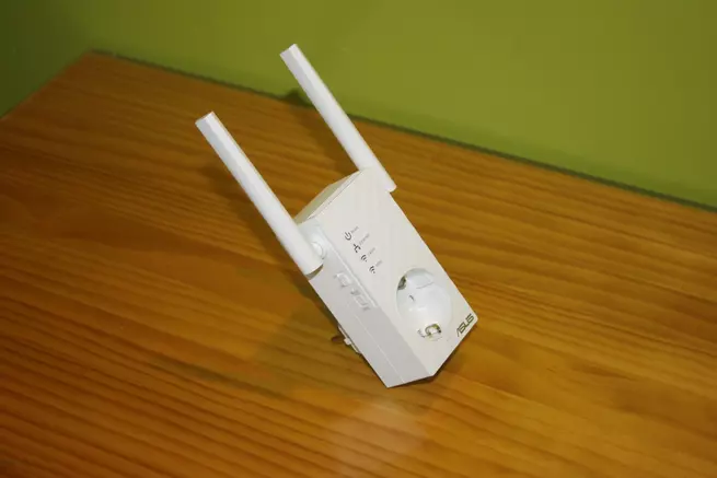 ASUS RP-AC53 Wi-FI repeater n'uju