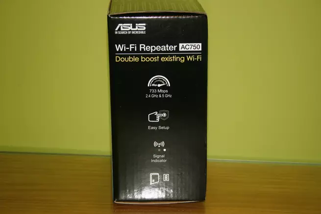 Uruhande rwiburyo rwa ASUS RP-AC51 Wi-Fi isubiramo