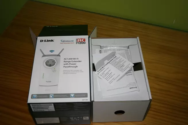 D-Link DAP-1635 Wi-Fi ರಿಪೀಟರ್ ಒಳಗೆ
