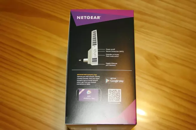 Левы бок скрынкі рэтранслятара NETGEAR EX7300